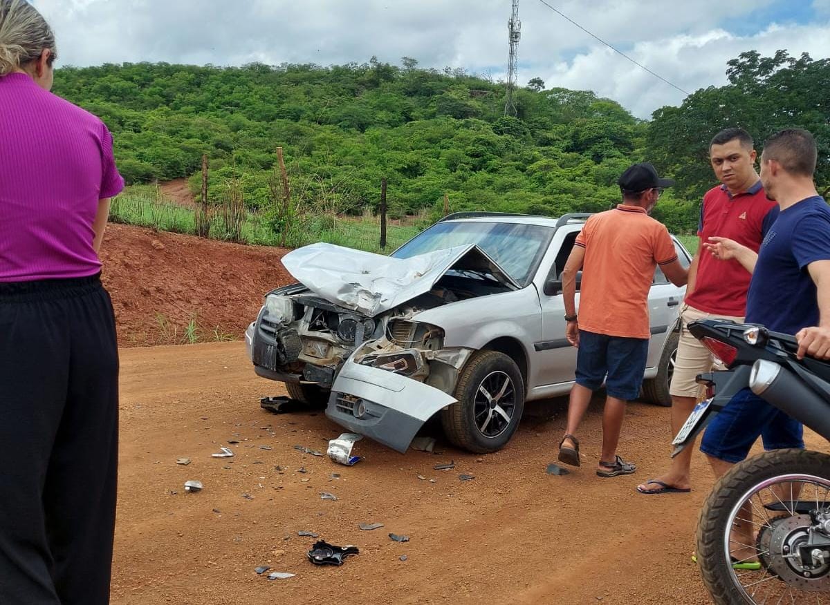 Acidente deixa duas pessoas com ferimentos graves em Lagoa do Sitio ...