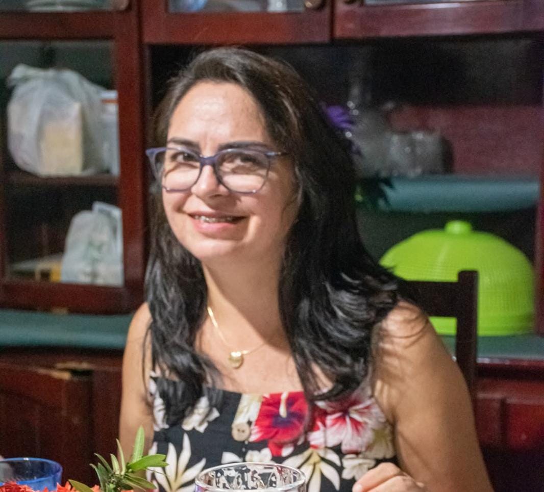 Técnica de enfermagem Anna Nívea Ferreira é sepultada em Valença do ...